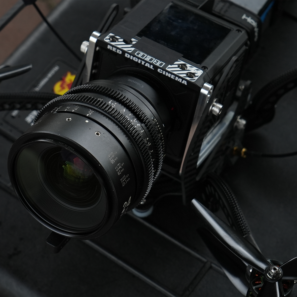 CINE LIFTER | 株式会社ドックス｜ドローンによる番組ロケやPVの空撮｜東京｜大阪｜福岡｜名古屋